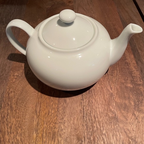 everyday white | Kitchen | Cute And Simple Teapot | Poshmark